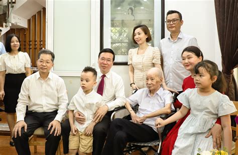 Chủ tịch nước Võ Văn Thưởng thăm gia đình văn hóa tiêu biểu tại TP Đà Nẵng
