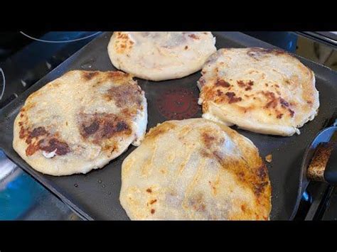 Como Hacer Pupusas Revueltas De Chicharr N Frijol Y Queso Mozarella