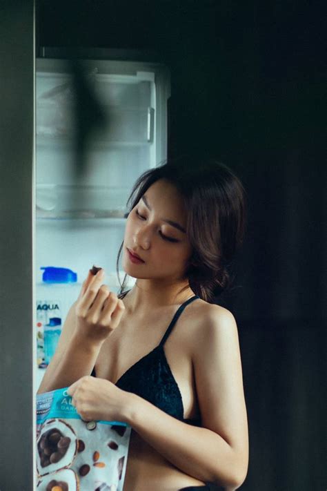 Khả Ngân Tôi phải tắt camera khi chụp bộ ảnh bán nude để tránh rủi ro