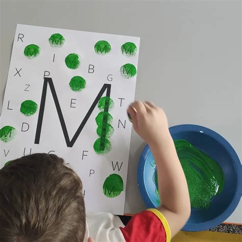 Trabalhando a letra inicial do nome Educação Infantil Prof Jéssica