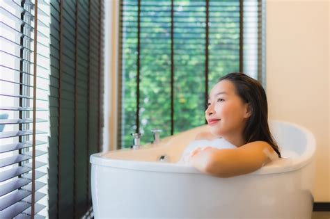 Free Photo Asian Woman Relaxing In Bathtub