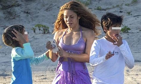 Hijos de Shakira ya conviven con la novia de Piqué Clara Chía Martí