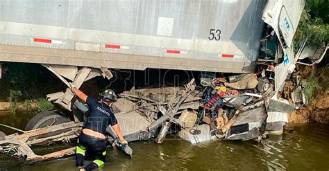 Hoy Tamaulipas Accidente En Tamaulipas Trailero Muere Aplastado En