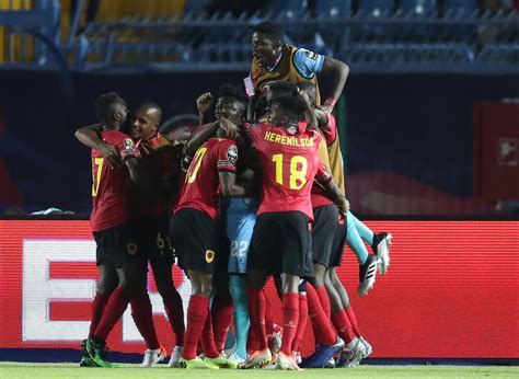 FilGoal أخبار أمم إفريقيا أنجولا والمرور بمهارة من ألغام البرتغال