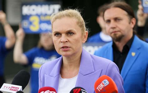 Trzaskowski walczy z krzyżami Nowacka z lekcjami religii