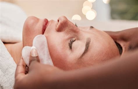 Gua Sha Visage Utilisations Bienfaits et Avant Après