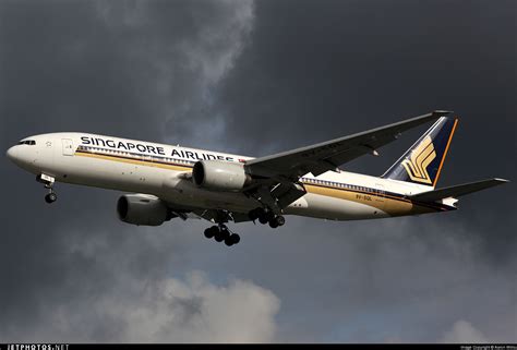 9V SQL Boeing 777 212 ER Singapore Airlines Aaron Willis JetPhotos