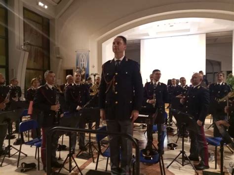 Un Trionfo Il Concerto Della Fanfara Della Polizia Di Stato Alla