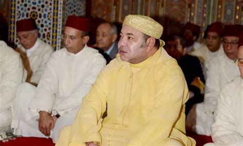 Sa Majesté le Roi Amir Al Mouminine accomplit la prière du vendredi à