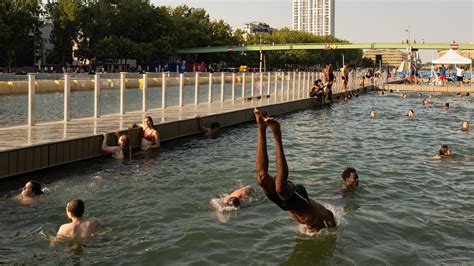 Baignade Bronzette Pirogue Paris Plages Est De Retour Pour L T