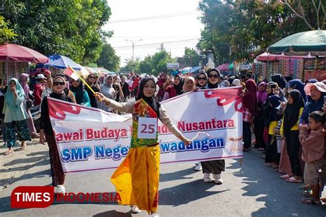 Ribuan Warga Kwadungan Gerak Jalan Pawai Budaya Meriahkan Tahun