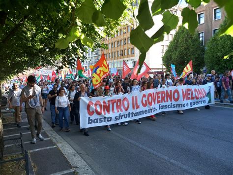 Roma Migliaia In Piazza Contro Il Governo Meloni Scontri Tra