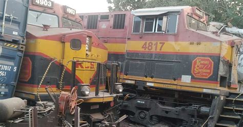Tráiler descarrila tren en Michoacán se reportan sólo daños materiales