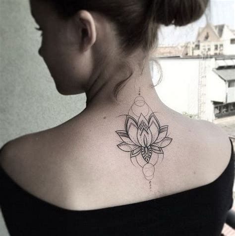 39 Mejores Tatuajes en la Espalda que te harán lucir Impactante Moda