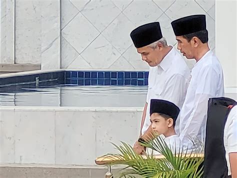 Jokowi Ganjar Gibran Salat Jumat Di Masjid Raya Sheikh Zayed Solo