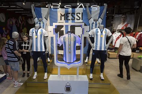 Comienza La Venta De La Nueva Camiseta De Argentina Con Las Tres Estrellas