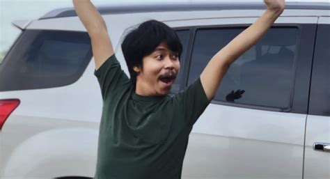 Empoy Aminadong Habulin Ng Mga Babae Maraming Ganyan