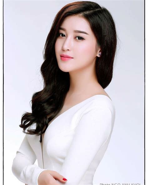 Nguyen Tran Huyen My Mỳ в Instagram Nghĩ mãi caption ko ra thôi