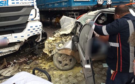 Motorista Fica Preso S Ferragens Em Acidente Tr S Ve Culos Hora