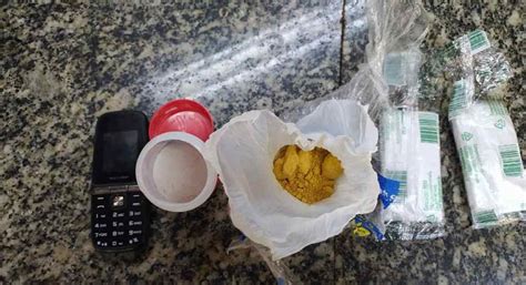 Quarta feira 09 31 Homem é flagrado drogas após tentar fugir da