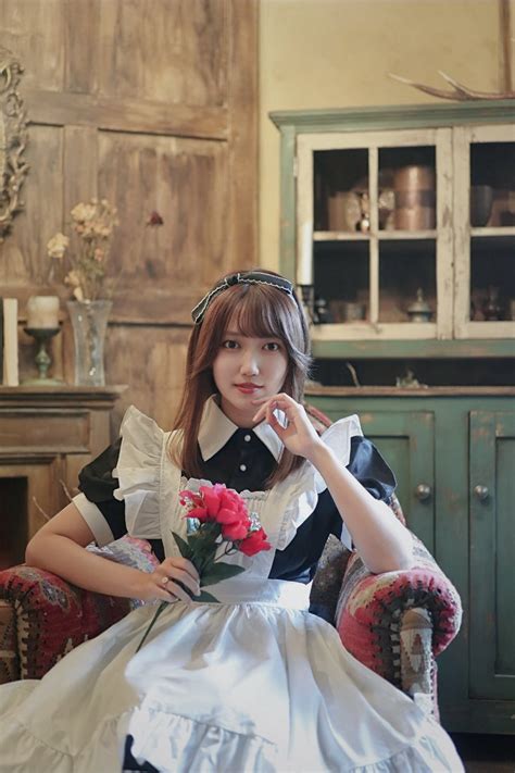 On Twitter Model Hanami Unichan