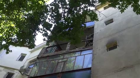 Explozie puternică într un bloc din Brăila Bucăți dintr un balcon s au