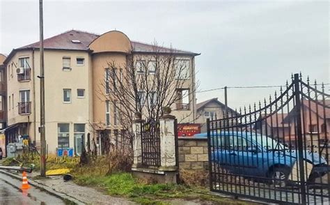 Saobraćajna nesreća u Bijeljini Vozilom udario u banderu i uletio u