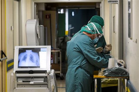 Coronavirus Bollettino Covid Di Oggi 9 Agosto La Curva Risale Nelle