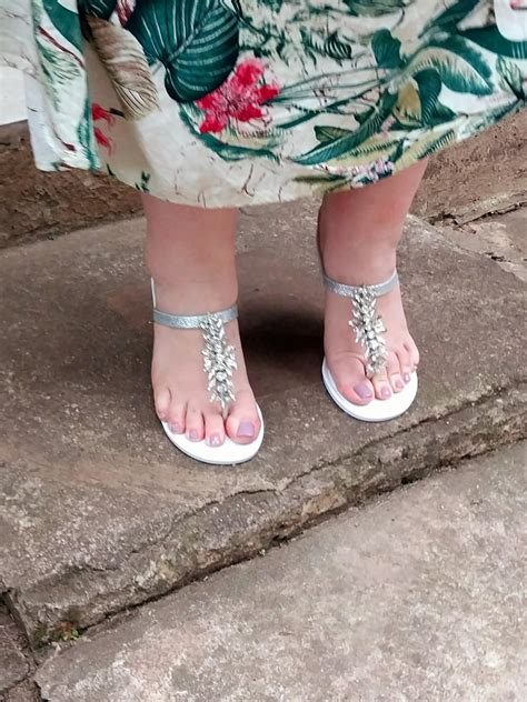 Showing Off Un Public Would You Get Turned On Rfemaleflipflops