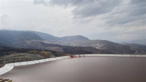Erzincan İliç teki altın madeninde toprak kayması Fırat Nehri ne