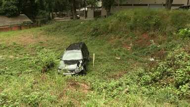 Meio Dia Paraná Foz do Iguaçu Motorista perde controle do carro e