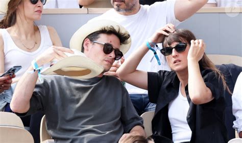 Juliette Armanet En Couple La Chanteuse R P R E Avec Son Amoureux