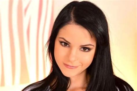 Jessyka Swan Bio Wiki Net Worth Career Personal Life Height Measurement Photos And More