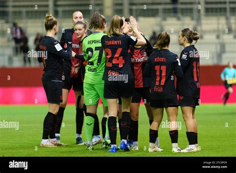 München 11 Dezember 2023 Spieler von Bayer Leverkusen sind