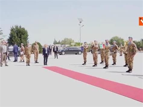 Giorgia Meloni Incontra Contingenti Italiani In Libano E Regala Un Uovo