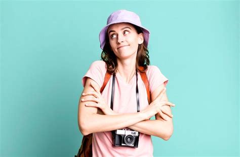 Encogerse de hombros sintiéndose confundido e inseguro Foto Premium