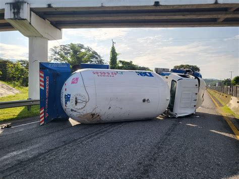 Vuelca Pipa Cargada de Gas Periódico El Orbe