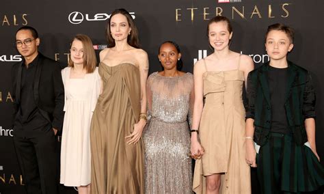 Angelina Jolie Y Sus Hijos Cada Uno En Su Estilo Deslumbran En El