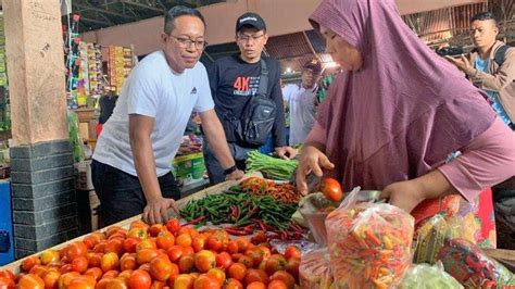 Pj Bupati Lotim Blusukan Ke Pasar Pancor Jamin Stabilitas Bapok Aman
