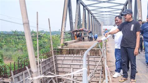 Cerita Dedi Mulyadi Perbaiki Jembatan Rusak Pakai Uang Pribadi
