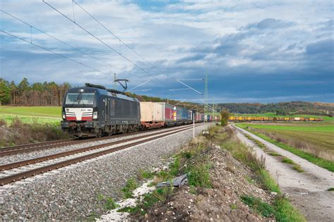 193 660 MRCE TXL Mit Einem KLV Zug Bei Oberdachstetten Richtung