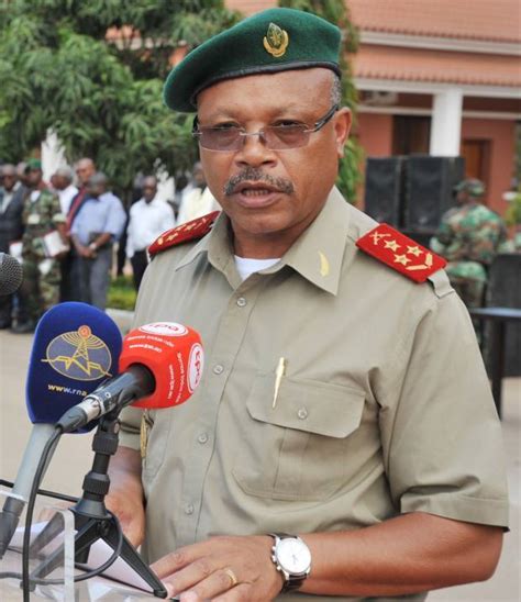 Comandante do Exército passa a secretário de Estado para a Reinserção