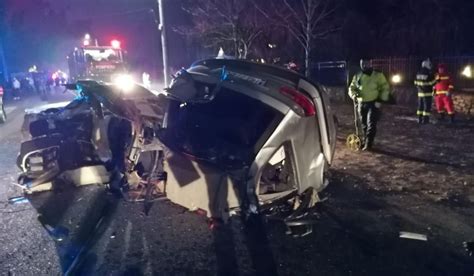 FOTO Un tânăr de 19 ani a murit într un accident cumplit Maşina în