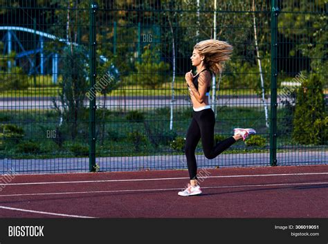 Imagen Y Foto Sport Girl Girl Prueba Gratis Bigstock