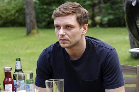 Barwy szczęścia po wakacjach Fatalna pomyłka Huberta Marek Molak