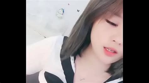 Em gái đẹp ngồi kế bên giường thủ dâm Phim Sex Việt Nam Mới Sex Việt