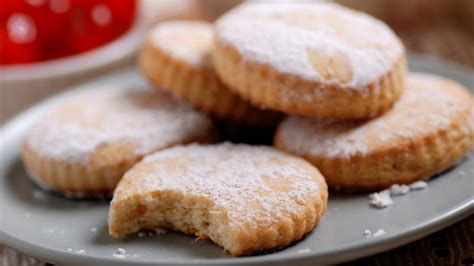 Un cuvânt pe zi Biscuit sau biscuite Cum se spune corect