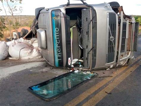 G Homem Morre E Carro Fica Destru Do Ap S Batida Caminh O Na