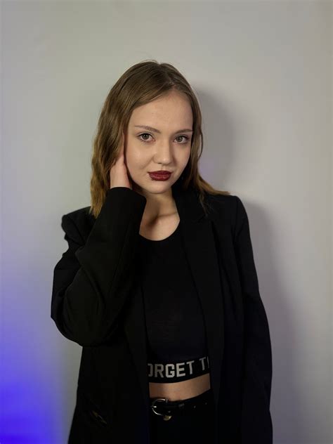 Profil du Modèle Cam OttilieGaff Stripchat