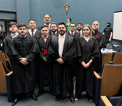 Júri absolve acusados de matar policiais após oito anos de prisão